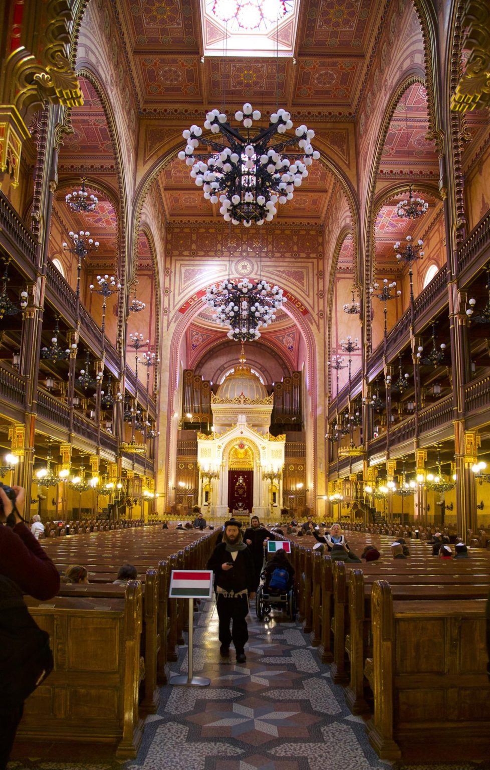 Budapest’s Dohány Street Synagogue Tells the Complicated History of ...